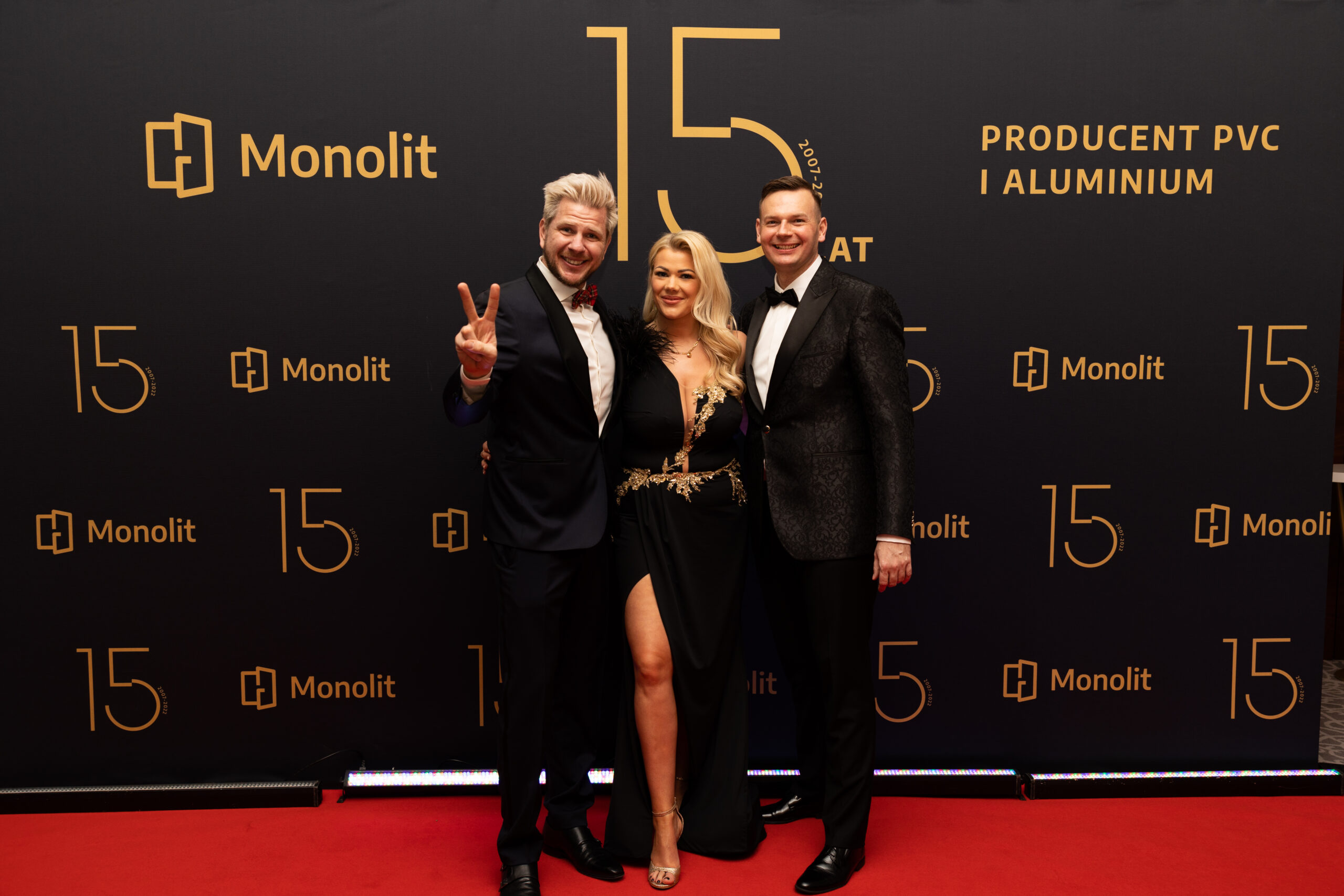 15 LAT MONOLIT - Monolit: Producent okien i drzwi PCV, drzwi stalowych ...